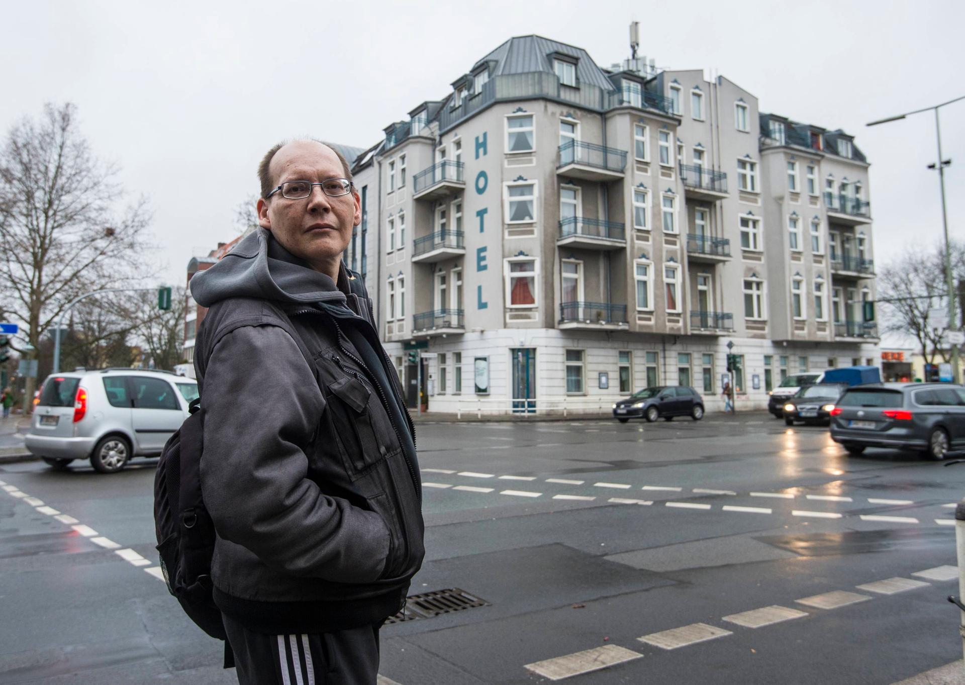Wohnungsamt quartiert wohnungslosen Oliver Hiltz ins Drei-Sterne-Haus ...