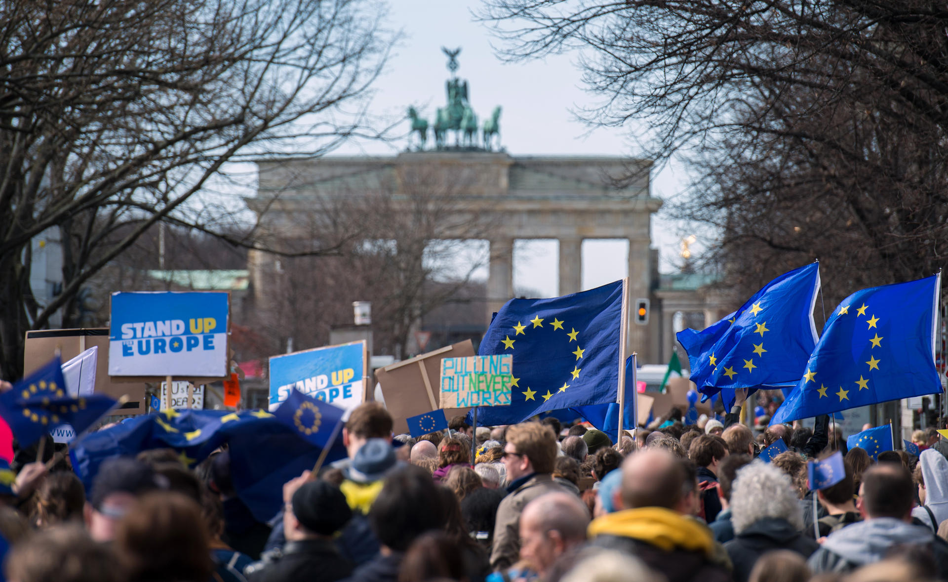 „March for Europe“ in Berlin: Tausende Berliner feiern Europa