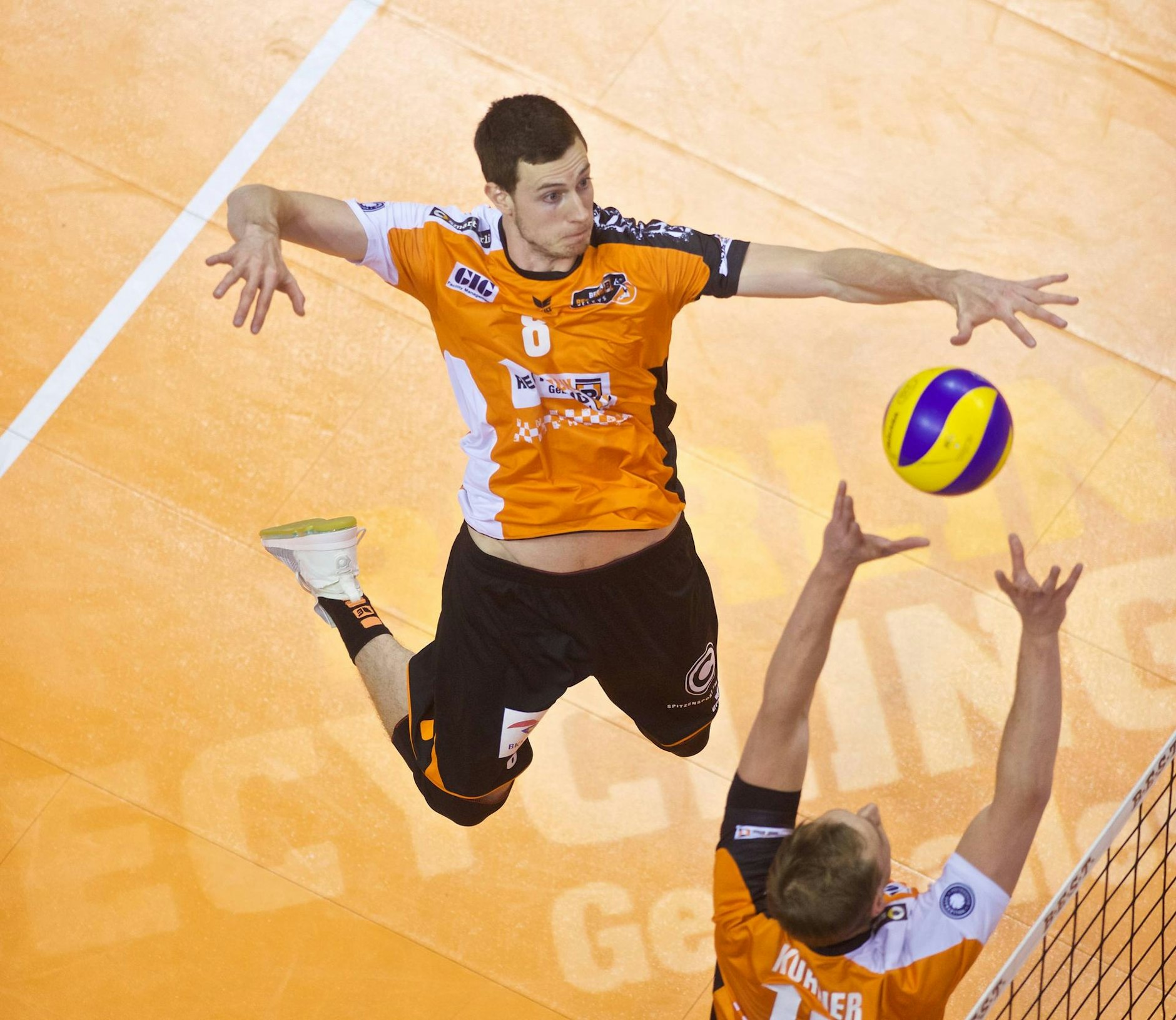 Volleyball-Meisterschaft: Eisblock Graham ist Volleys Waffe