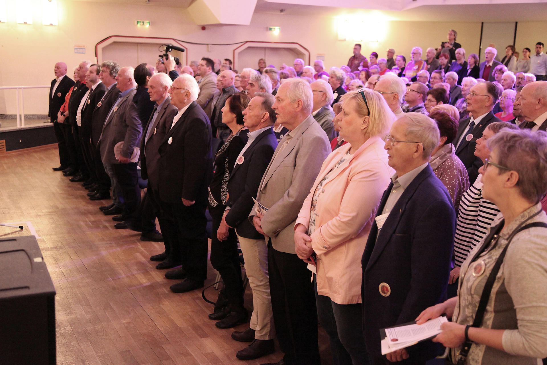 In Berlin-Marzahn: Egon Krenz feiert mit 350 Genossen die DDR