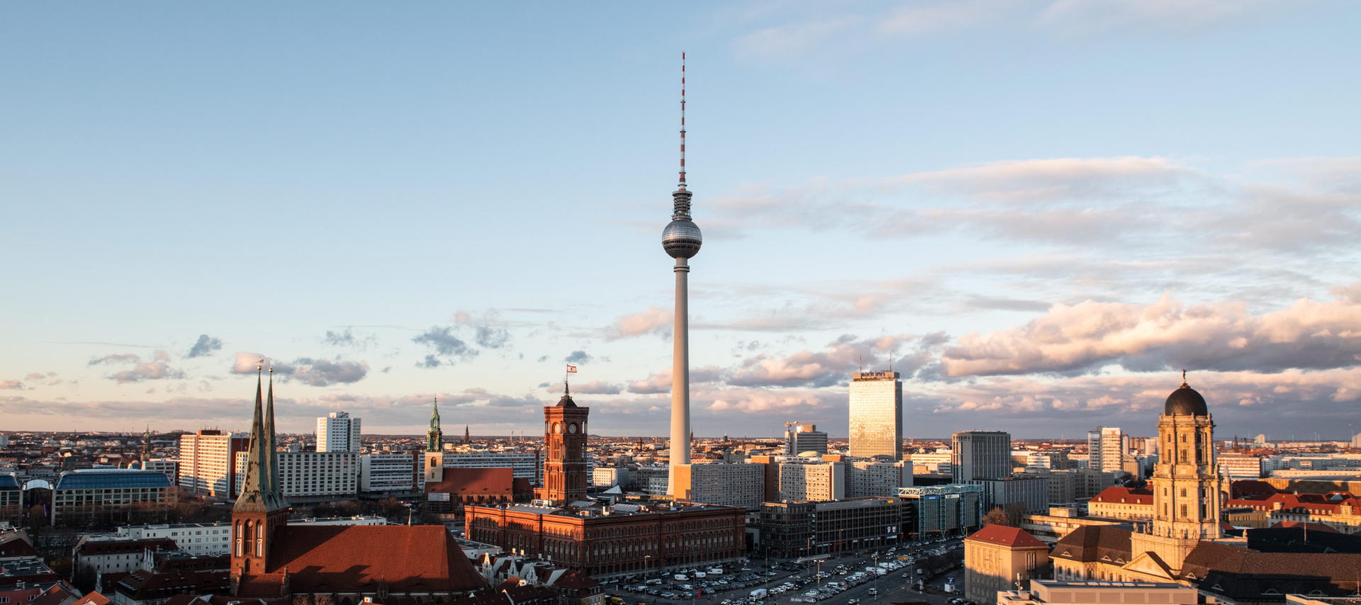 Berlin Alexanderplatz: Fernsehturm wird 50: Diese 50 Turm-Fakten ...