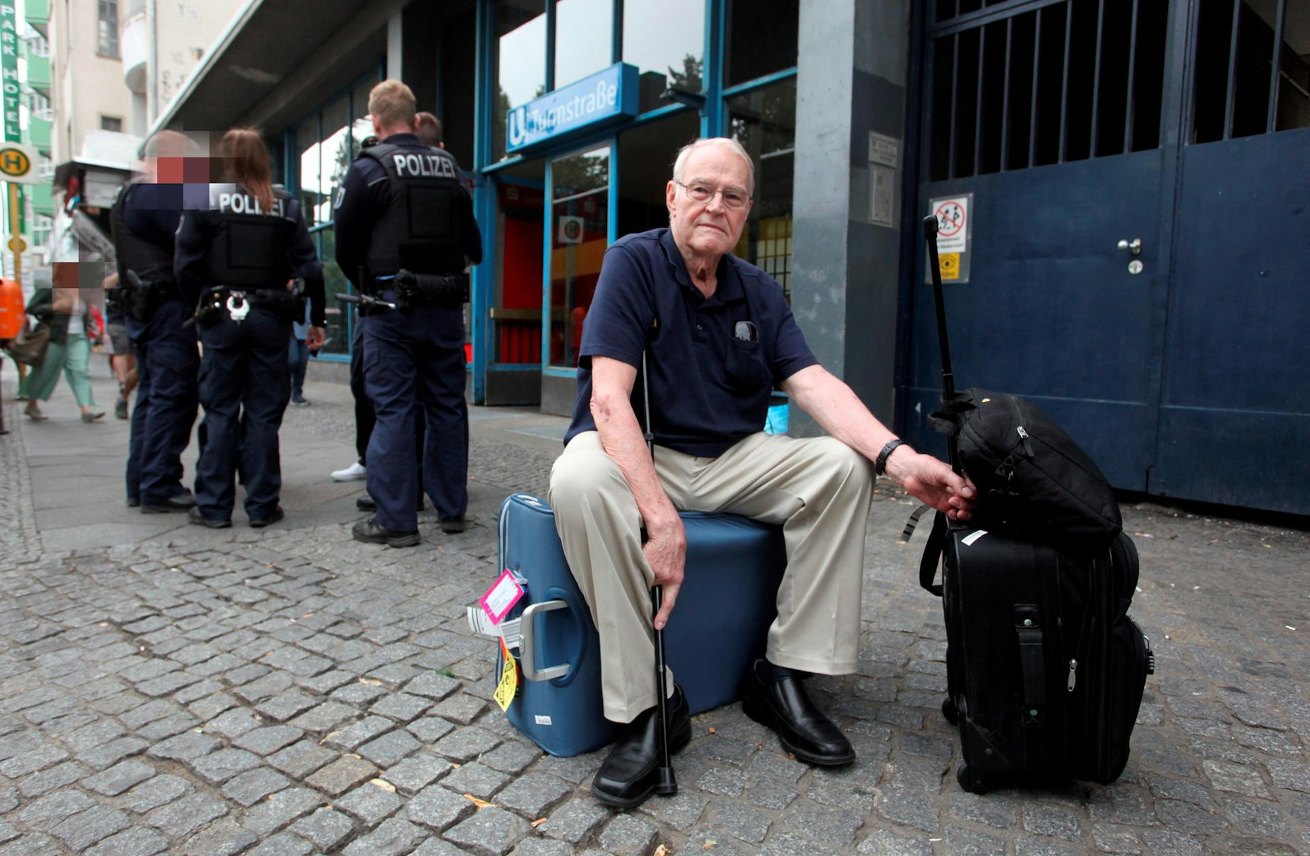 Desaster im TXL-Bus in Berlin: BVG-Kontrolleure gehen auf US-Rentner los