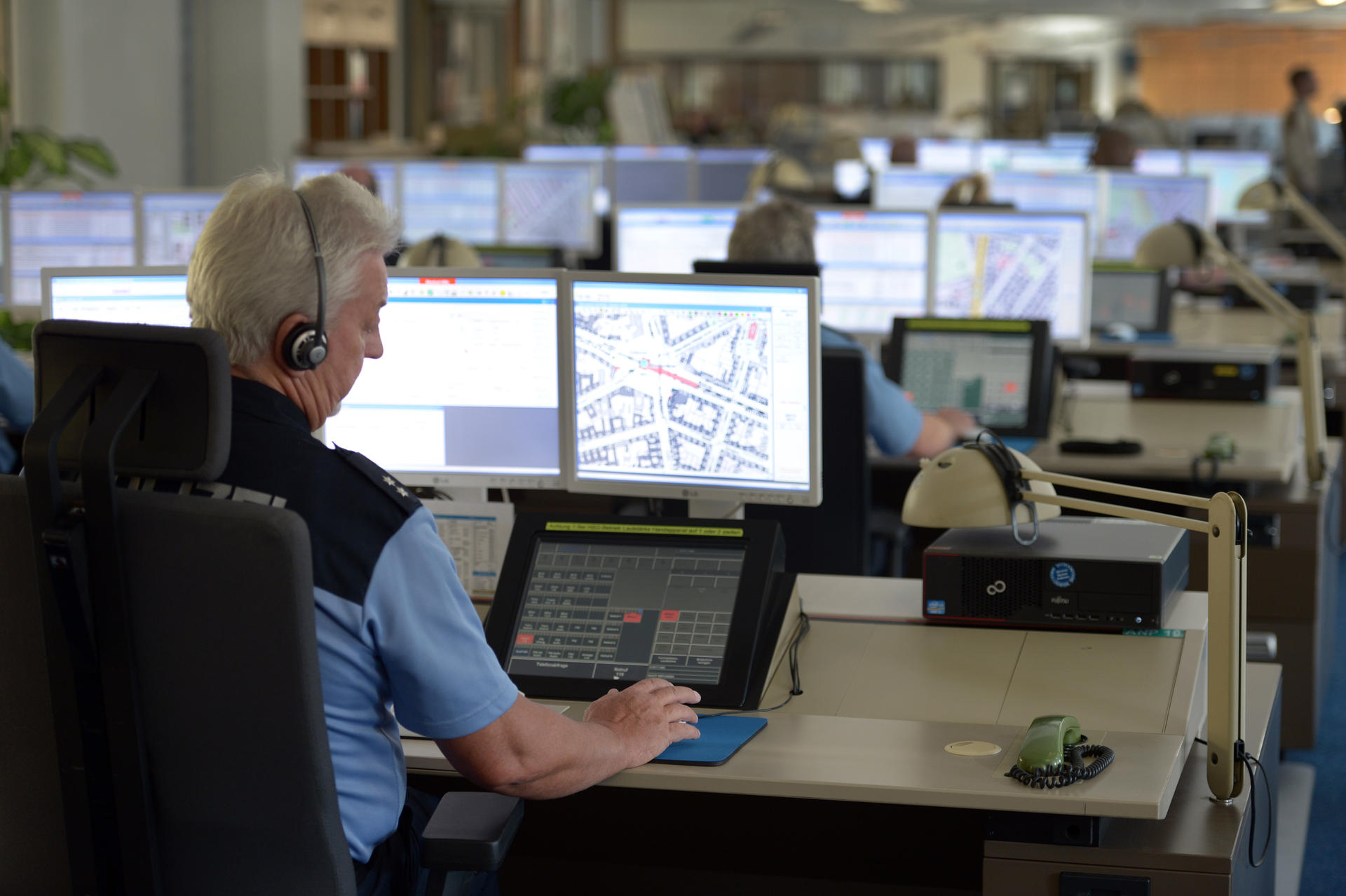 Lange Wartezeiten: Polizeipräsidentin verspricht Besserungen beim ...