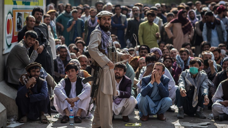 Grausame Zurschaustellung: Taliban hängen die Leichen von Entführern an ...