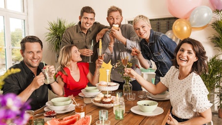 Schwächeanfall: n-tv-Reporterin bei Live-Sendung zusammengebrochen! SO ...