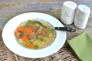 Traditionelle Hochzeitssuppe aus Omas Rezeptbuch – da schmeckt man die ...