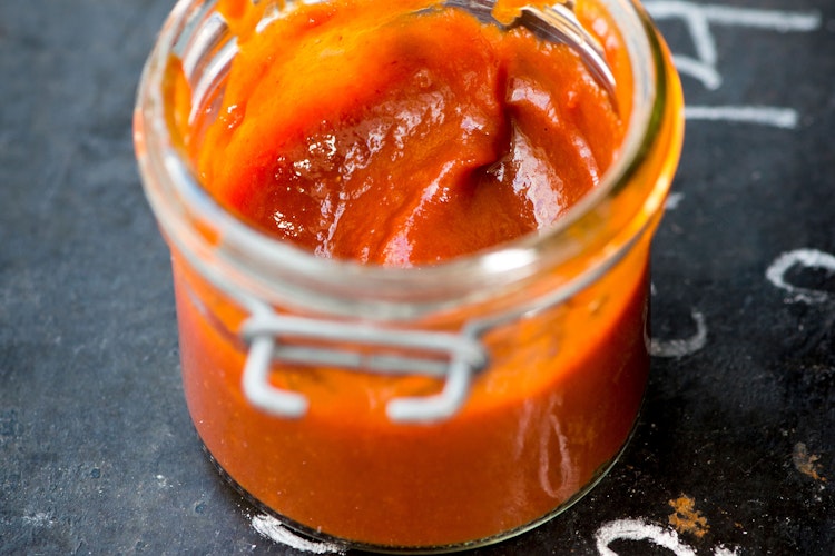 Super fruchtigen Ketchup einfach selber machen – gelingt auch ohne Zucker