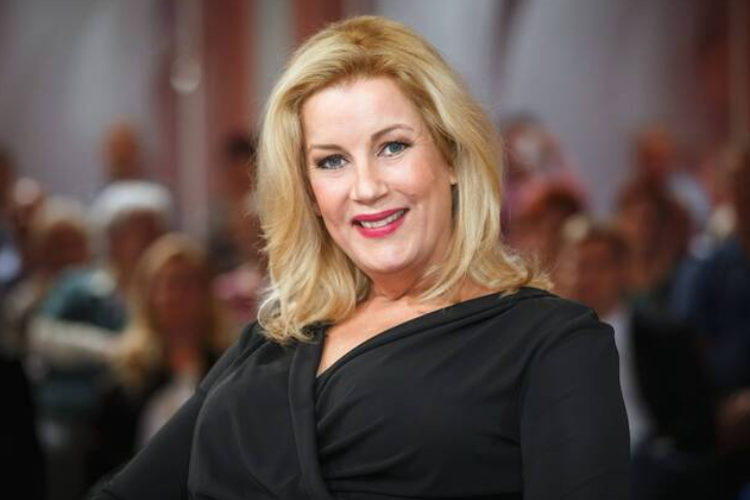 „In aller Freundschaft“-Star wechselt die Seiten: Alexa Maria Surholt ...