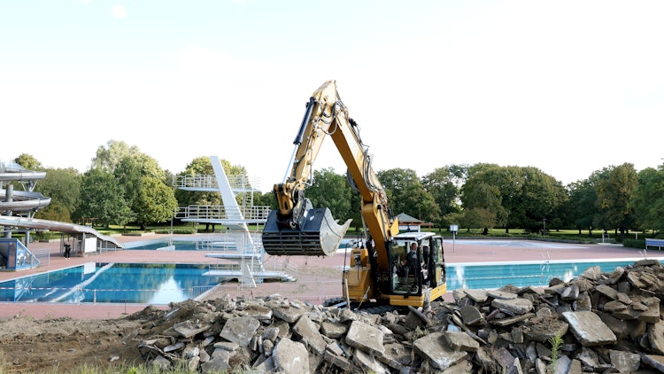Endlich! Das Freibad Pankow bekommt seine Sonnenterrasse wieder