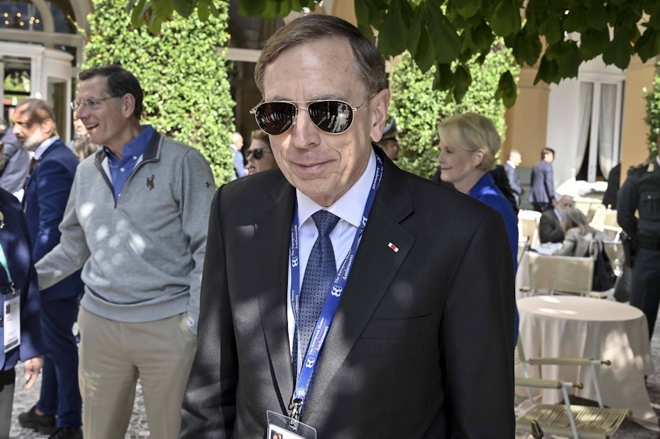 Ex-US-General: Wenn Putin eine Atombombe wirft, vernichtet die Nato die russischen Truppen in ...