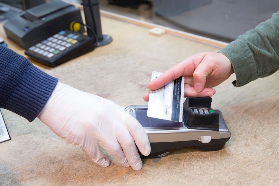 Banken schaffen die beliebten EC-Karten ab – das bedeutet das jetzt für ...