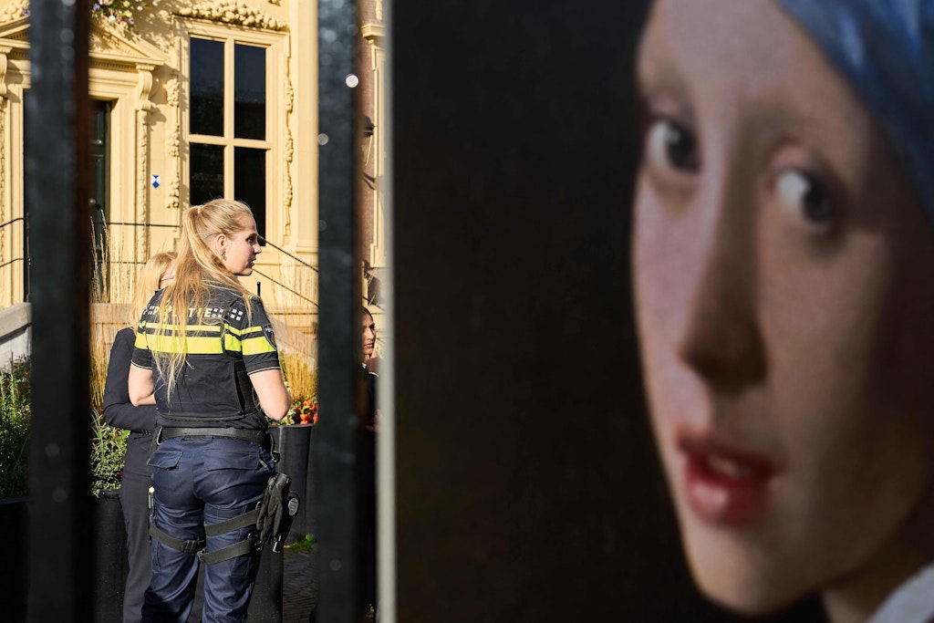 „Mädchen mit dem Perlenohrring“: Klima-Kleber greifen das nächste ... „Mädchen mit dem Perlenohrring“: Klima-Kleber greifen das nächste ...