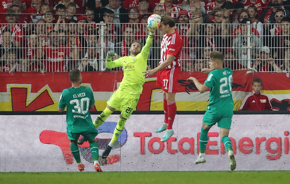 2:1 gegen Borussia Mönchengladbach nach Treffern von Kevin Behrens und ...