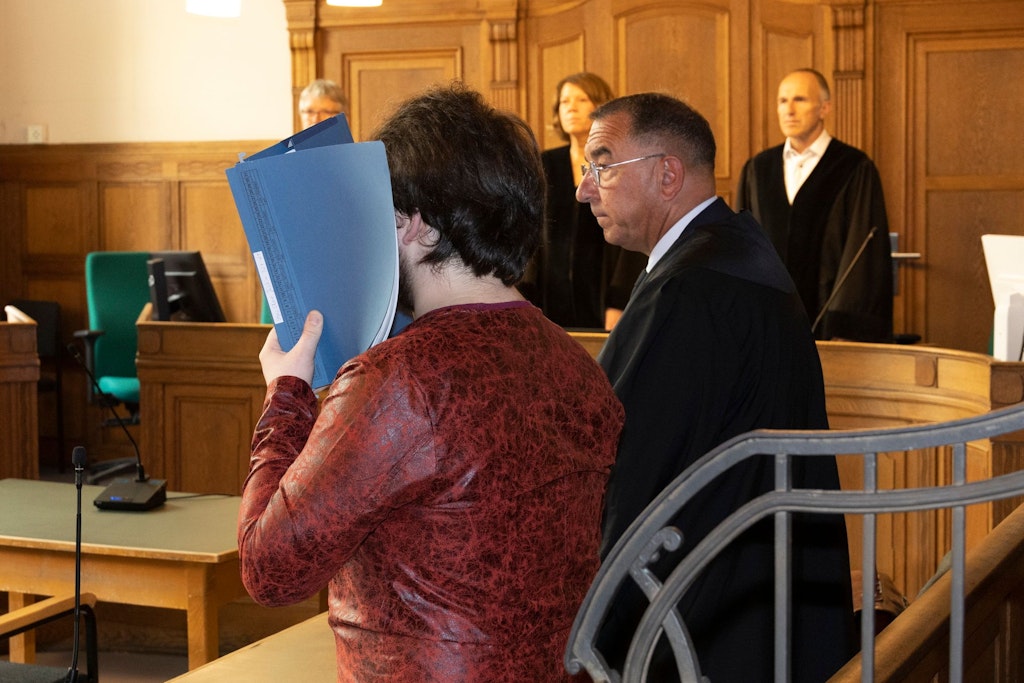 Widerlich! Kita-Mädchen beim Mittagsschlaf missbraucht