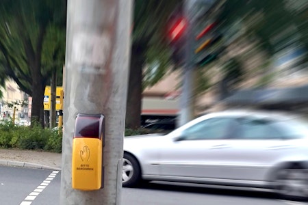 Alltags-Rätsel: Wozu ist der Knopf an der Unterseite der Ampel? Wir ...
