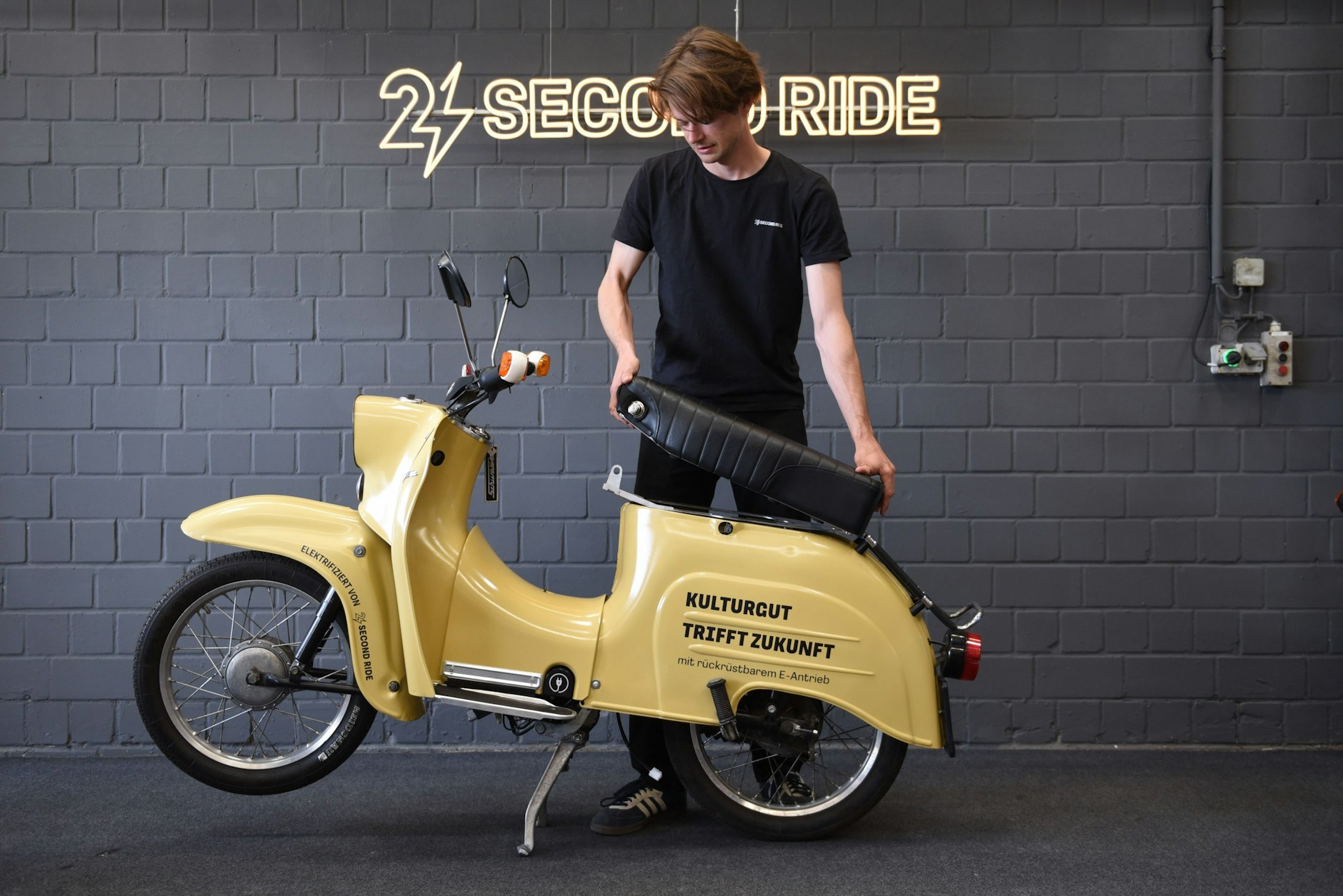 DDR-Kult-Moped Simson unter Strom: Rasender Erfolg durch Internet-Hass