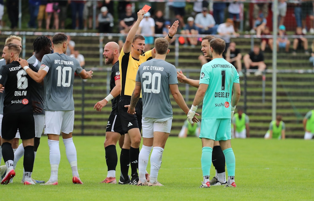 Dynamo nur 2:2! Trainer Kutrieb sauer über Schiri, weil er Rot zeigte